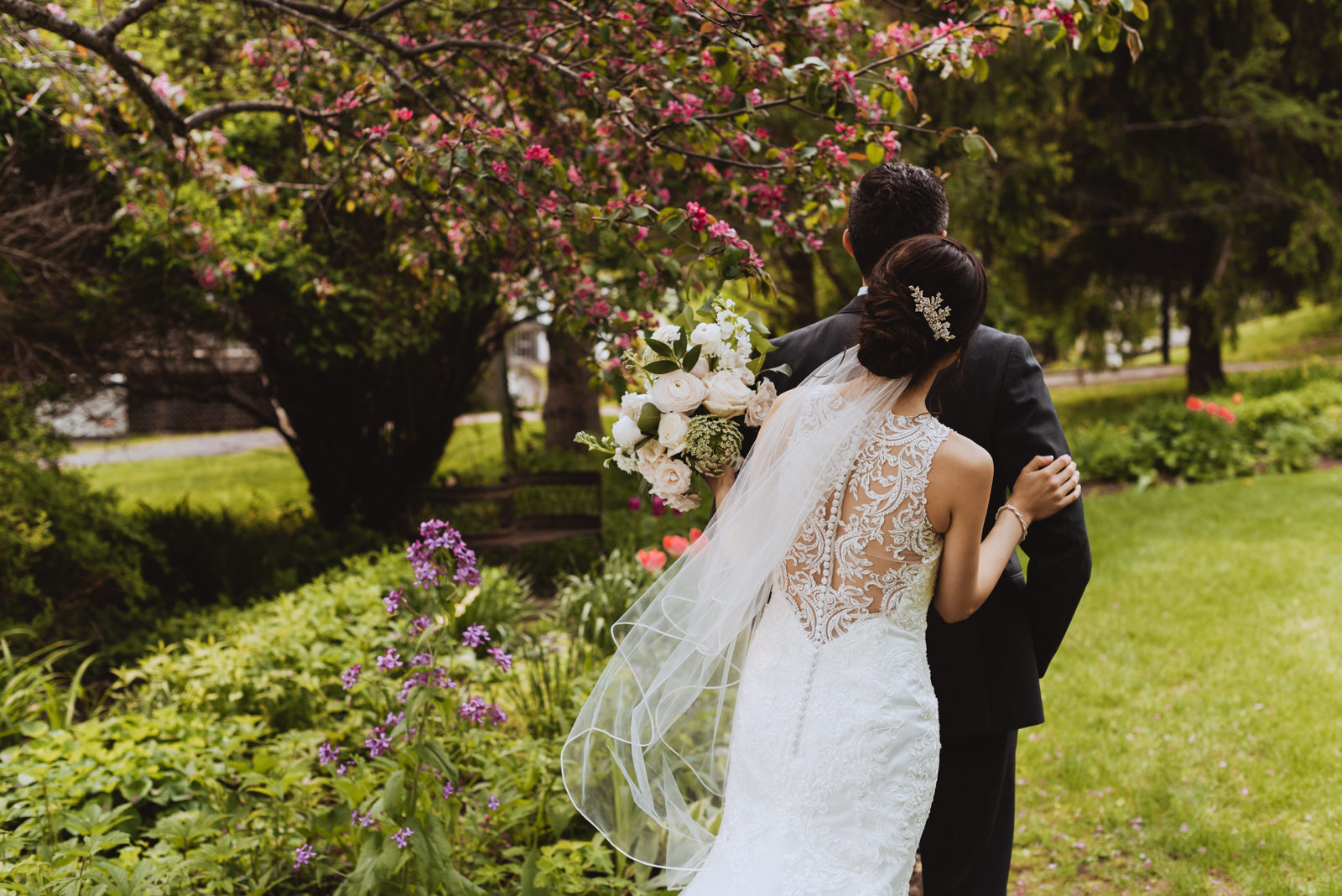 Strathmere Lodge summer wedding in Ottawa: Stephanie and Kyle